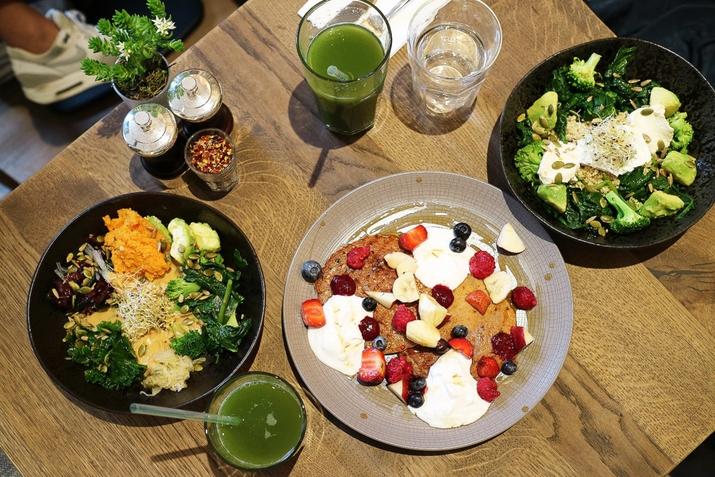 A rather Healthy Brunch at the Farmacy Notting Hill - the london thing